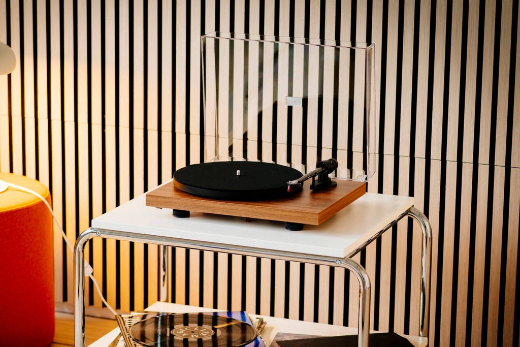Debut E Carbon Phono - Voorversterkte Platenspeler | Pro-Ject