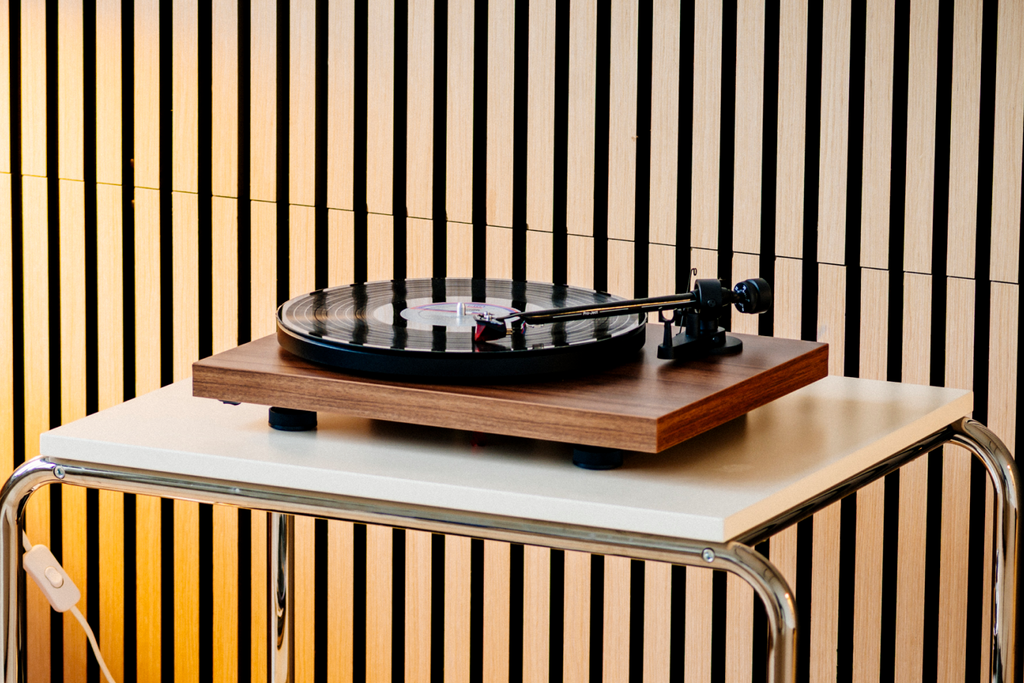 Debut E Carbon Phono - Voorversterkte Platenspeler | Pro-Ject