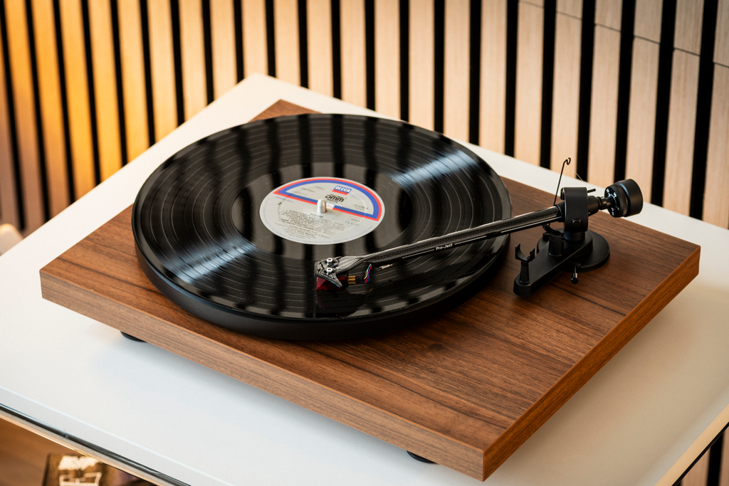 Debut E Carbon Phono - Voorversterkte Platenspeler | Pro-Ject